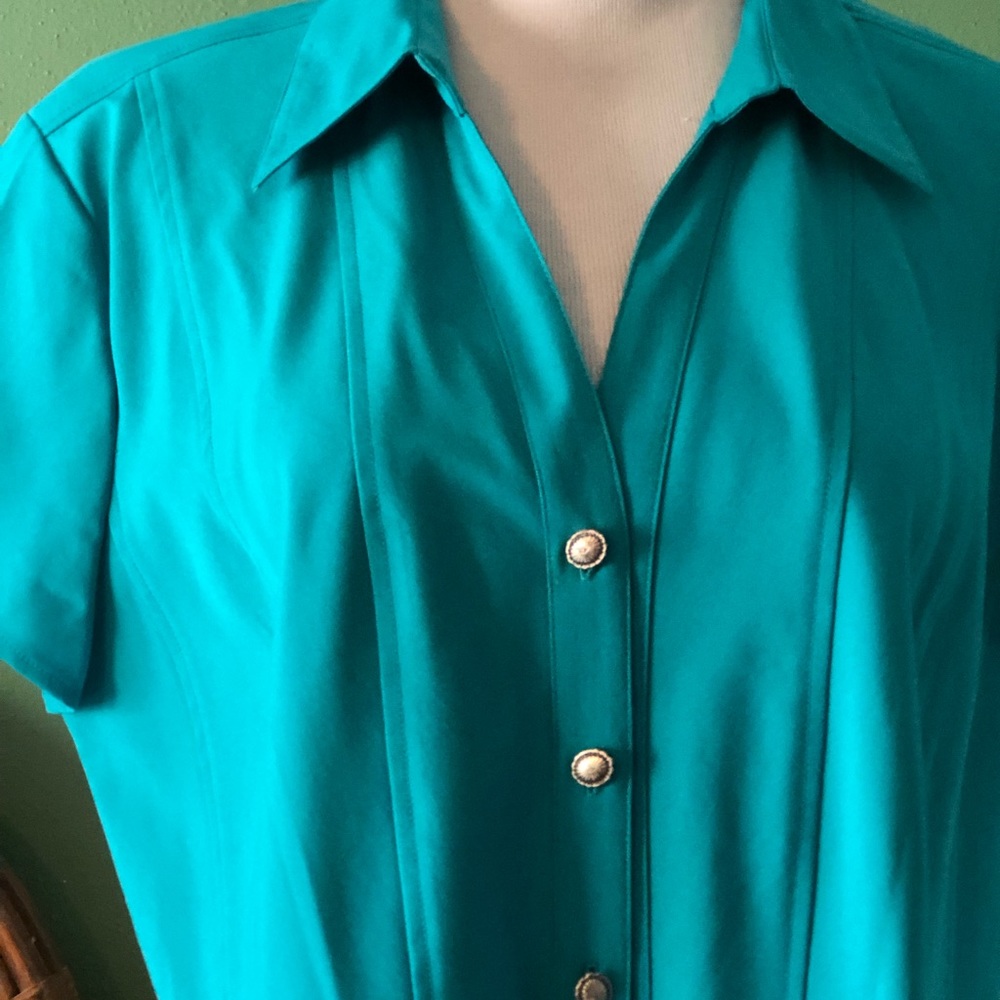 Rich Turquoise Color With Concha Buttons Blouse Nwot - Gem